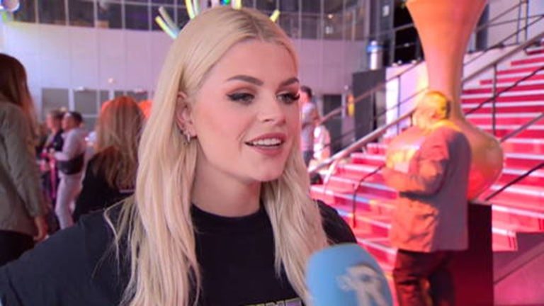 Playboyfoto's uitgelekt van Davina Michelle: 'Compleet uit de kleren!'