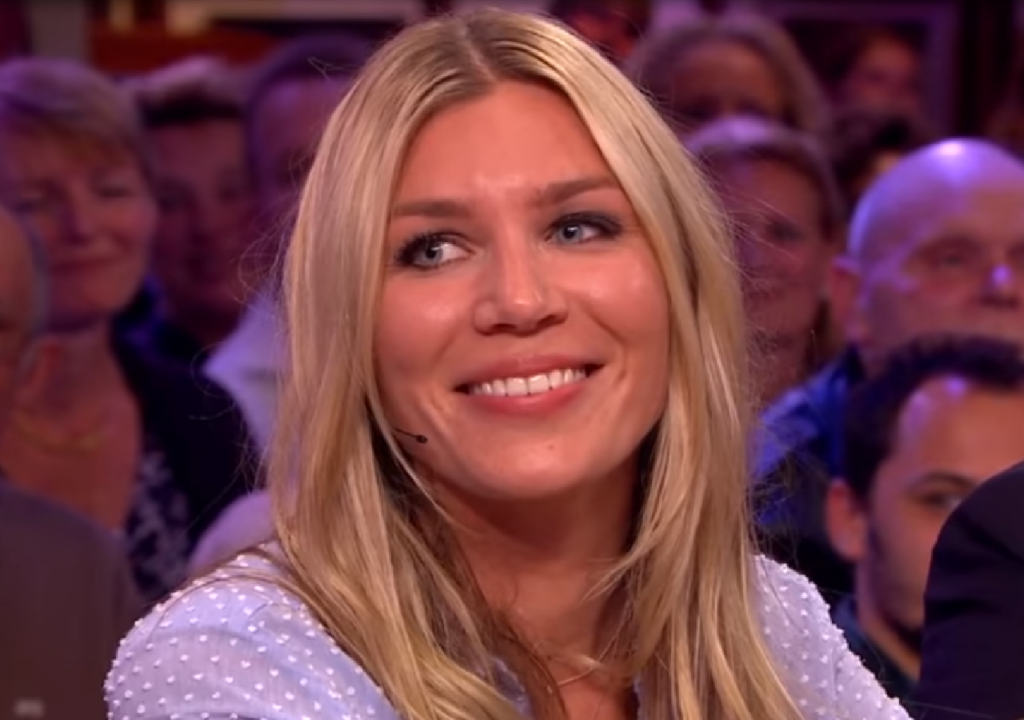 ‘Vrouw Simon Keizer met spoed opgenomen in het z!ekenhuis’ | ‘Heel z!ek’