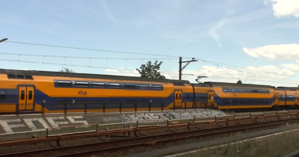 Moeder met baby gegrepen door trein op bewaakte overweg: slacht0ffers ...