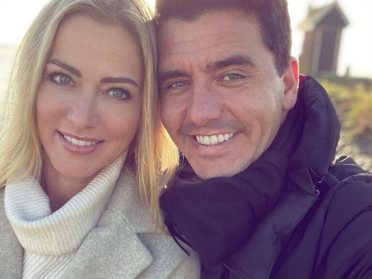 Beelden: Jan Smit deelt foto van zijn prachtige vrouw in een Minibikini