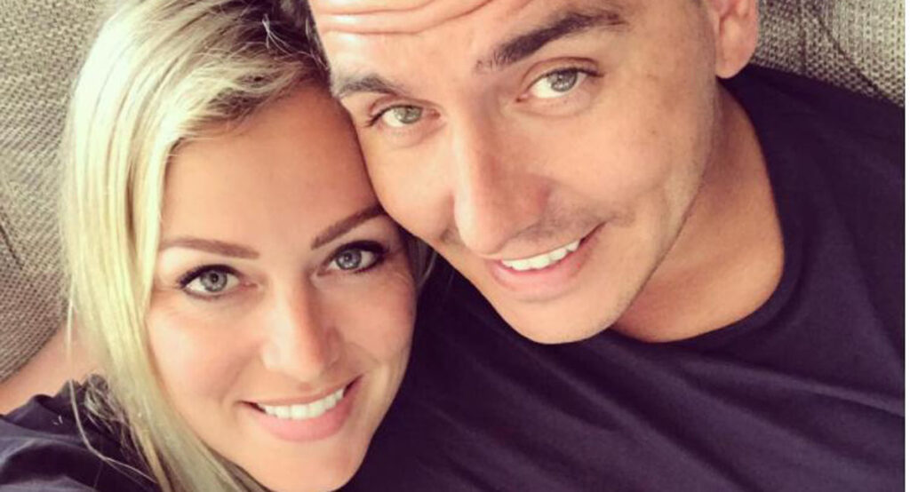 Beelden: Jan Smit deelt foto van zijn prachtige vrouw in een Minibikini