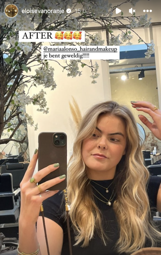 Eloise van Oranje trekt de aandacht met haar te korte minirokje ...