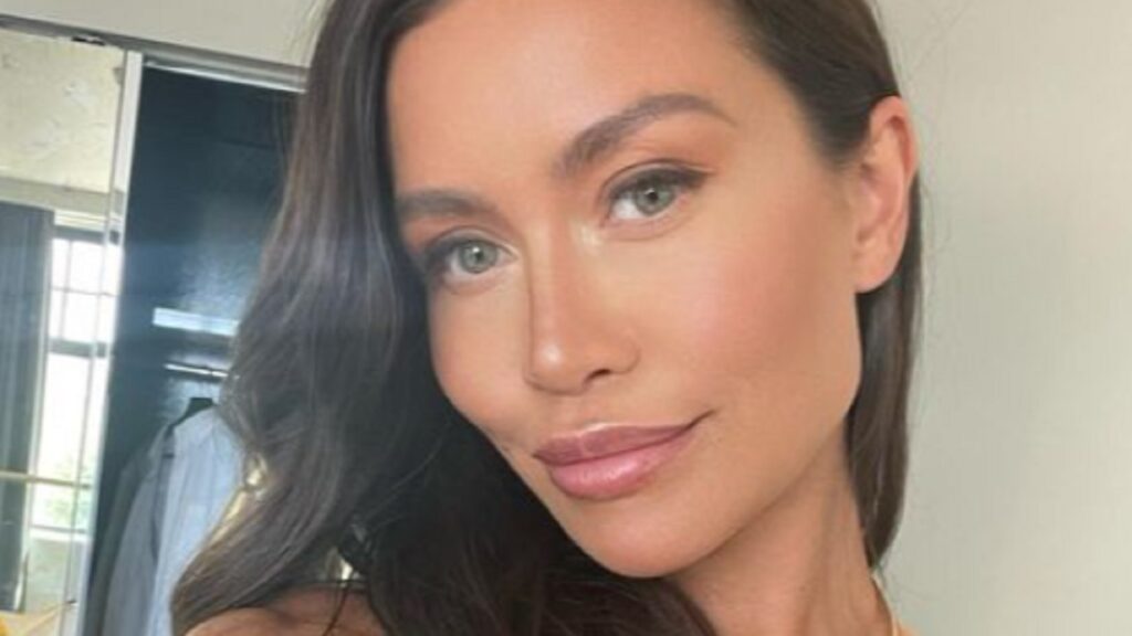 Jaimie Vaes verschijnt voor het eerst met nieuwe vriend op rode loper