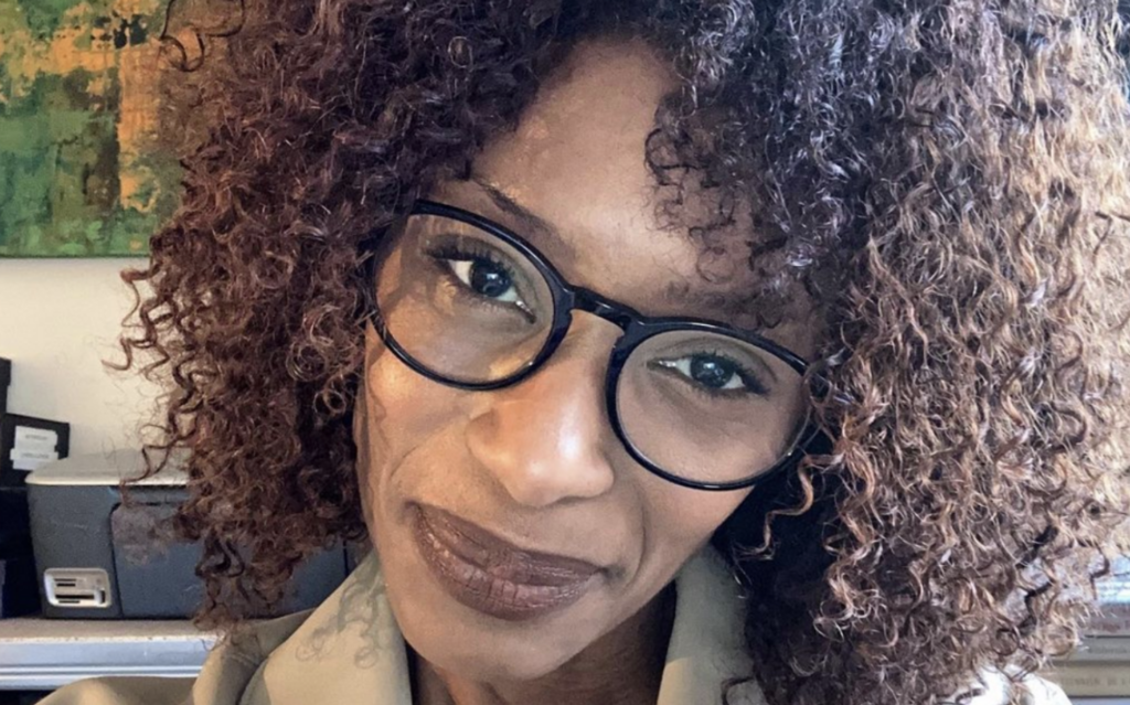 Sylvana Simons in mini bikini…. je moet ervan houden, kijken maar!