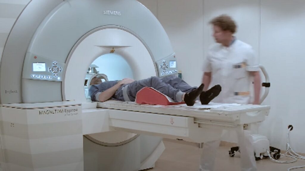 Bizar ongeluk: Man schiet zichzelf per ongeluk dood tijdens mri-scan