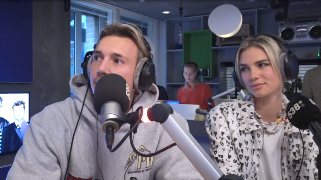 Ophef rond zangeres Maan nadat ze openlijk toegeeft te snuiven met haar vriend: 'Iedereen doet ...