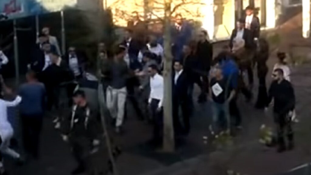 Syrisch trouwfeest loopt compleet uit de hand: ‘Gasten schieten en ...