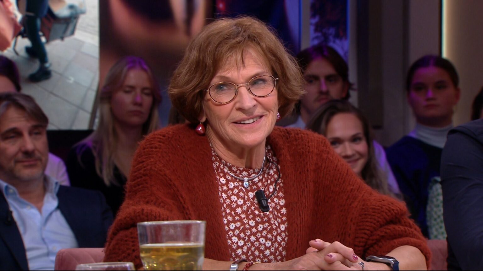 Postbezorger Hermien krijgt na bijna 20 jaar trouwe dienst het meest ...