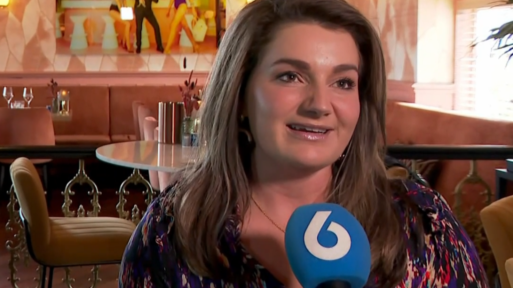 Sieneke gaat vreemd met deze hele bekende volkszanger